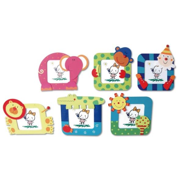 リンダトーイ社の「アニマルフォトフレーム」は、かわいい動物フレームに思い出を飾れる、インテリアにもぴったりなフォトフレームです。木のぬくもりを感じるデザインと優しい色合いが、リビングや子ども部屋を明るく彩ります。お気に入りの写真を入れるだけ...