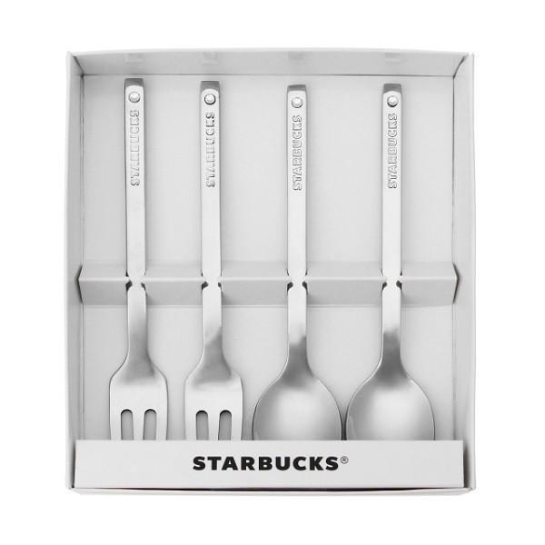 ★STARBACKSスターバックス ホリデー2019カトラリーセットティースプーンとケーキフォークのセット♪ステンレス製のティースプーンとケーキフォークがそれぞれ2本ずつ、合計4本がセットになったカトラリーセットが登場。ロゴを型押ししたシン...