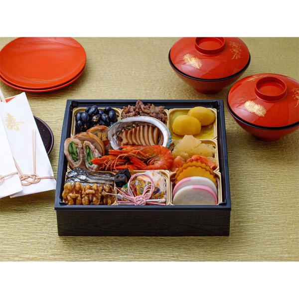 【発売日：2026年12月30日】●商品特徴一つひとつおせちの定番食材吟味し、信州牛の炭火焼肉・甲州特産鮑の煮貝などの食材を盛り込みました。【丸政】大正7年創業の中央本線小淵沢の駅弁屋です。料亭のレシピで作った「元気甲斐」、いまでも珍しい生...