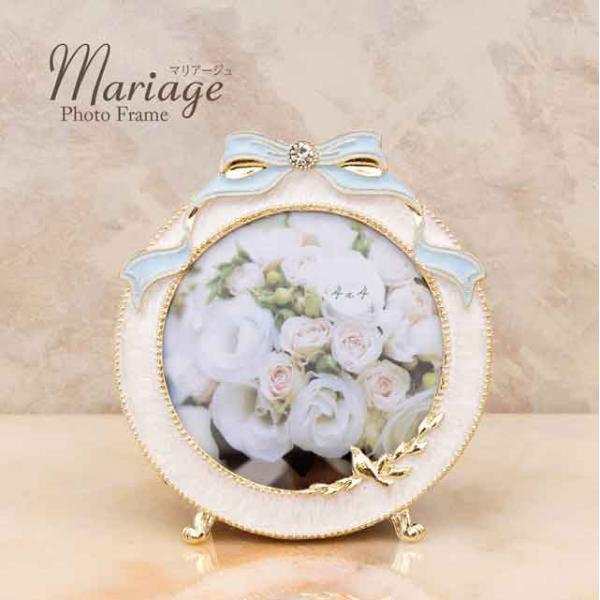 オシャレでとっても可愛いフォトフレームです。すごくかわいいのにとってもシンプル。思い出の写真や記念の写真など飾ってみませんか。お気に入りのイラストなんかを飾っても素敵かも。■材質：合金 / 樹脂 / アクリル■サイズ：約 W12 x D1....