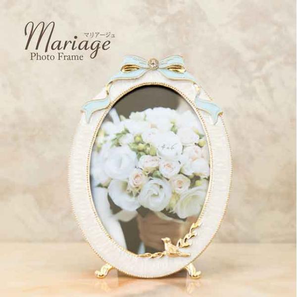 オシャレでとっても可愛いフォトフレームです。すごくかわいいのにとってもシンプル。思い出の写真や記念の写真など飾ってみませんか。お気に入りのイラストなんかを飾っても素敵かも。■材質：合金 / 樹脂 / アクリル■サイズ：約W12 x D1.5...