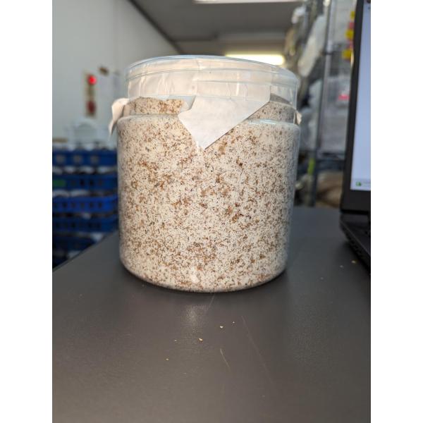 オリジナルカワラ菌糸瓶エノキオガメイン、広葉樹少々当店で販売しておりますオリジナルカワラ菌床を詰め替えたものとなります。菌の強さが違います。カワラ飼育対応種に幅広く使用していただけます。薄いPET素材を使用している為、カッターで簡単に切断で...