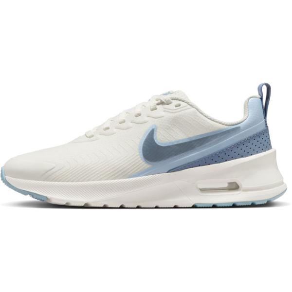 ナイキHF1233 レディース スニーカー■商品説明108(SAIL/ASHEN SLATE)/S4912エア マックス ニュアクシスは、日常生活にぴったりのシューズ。通気性に優れたメッシュと直感的に履きこなせるAirユニットでスタイルも履...