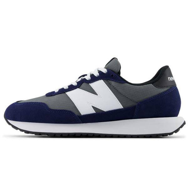 ニューバランスMS237 メンズ スニーカー■商品説明MCN(NAVY/GRAY)/S372370年代から80年代のランニングシューズのスリム＆ロープロファイルなシルエットを現代風にリファインし、印象的なビッグNロゴで仕上げた「MS237」...