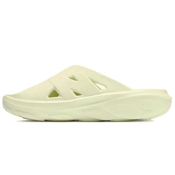 ニューバランスRCVRY メンズ サンダル■商品説明SN1(GREEN)/S3245足をリラックスさせるためのフットウェア「RCVRY」のサンダルモデル「RCVRY SLIDE」が新登場。やわらかいEVA素材で本体すべてを構成し、もっとも体...