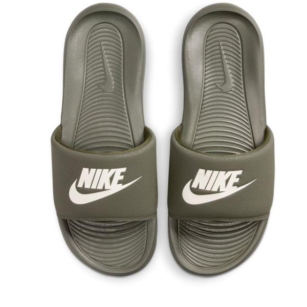 ナイキCN9675 メンズ サンダル■商品説明303(CARGO KHAKI/SAIL-CARGO KHAKI)/S4847語り継がれる快適性をアップデート。ナイキ ビクトリー ワンは、ビーチやスポーツ観戦に適したクラシックなマストアイテム...