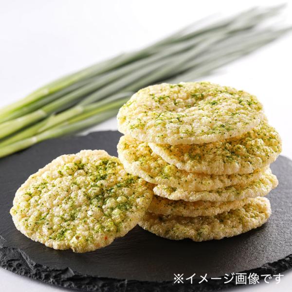 12,000円（税込）以上のお買い上げで日本全国送料無料天然えびの深い味わいと、豊かな香りをそのまま活かした本格派えびせんべいに、日本三大ねぎの一つ「博多万能ねぎ」の粉末を１枚１枚にふりかけた逸品です。
