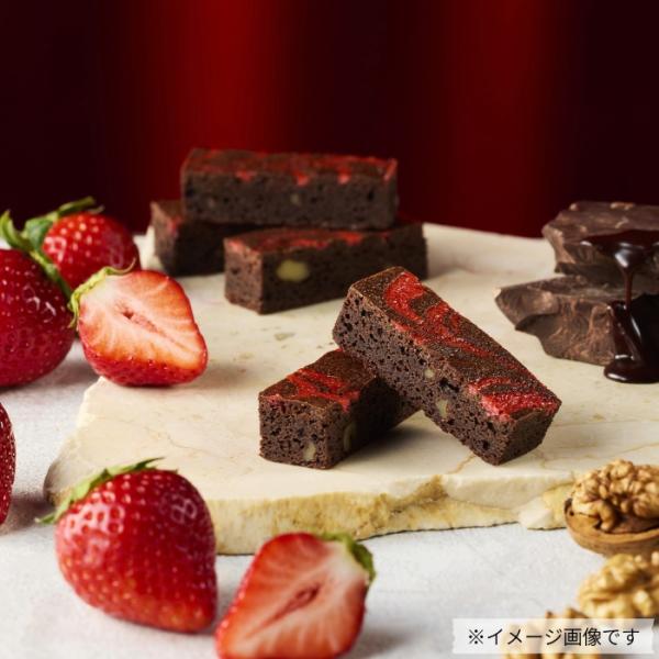 12,000円（税込）以上のお買い上げで日本全国送料無料しっとり焼き上げたチョコブラウニーにくるみが食感のアクセントに！あまおう苺とカカオの組み合わせをお楽しみください。