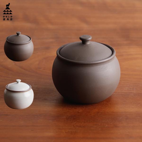 【三重県菰野町にある萬古焼の窯元、山口陶器が立ち上げた産地ブランド かもしか道具店】毎日の食卓にそっと寄り添う「おともの器」は、手になじむ温かみのある質感と、どんな料理も引き立てるシンプルなデザインが特徴です。副菜や薬味、ちょっとしたデザー...