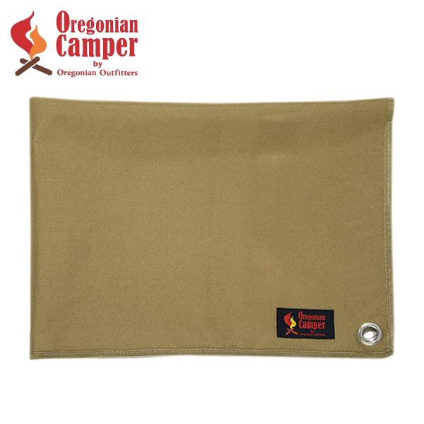 【ブームに左右されないデザインと機能性で、キャンプシーンに彩りを加えるブランド Oregonian Camper】裏面に防水加工が施されたオレゴニアンキャンパーのグランドシートです。角に施されたハトメにペグ(杭)を打ち、風によるめくれ上がり...