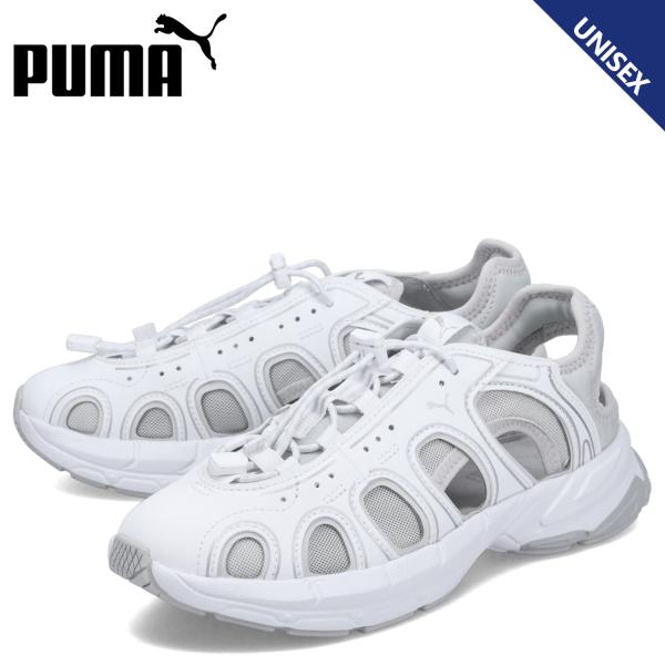 【名作クライドやスエードを生み出し、アスリートを足元から支えるブランド PUMA】Velophasisスニーカーのアレンジで、フィッシャーマンスタイルからインスピレーションされたPUMAのVELO SANDAL。シューレース付きのスニーカー...