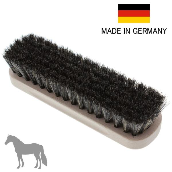 【商品説明】高級馬毛を１００％使用した、磨きやすい中型のブラシ。柄は高級ブナ材をナチュラルな白木仕上げにし、焼印風のプリントを施しています。毛質が柔らかいので、ほこり落としやクリームの塗り込みなど様々な用途にお使い頂けます。【毛質】高級馬毛...