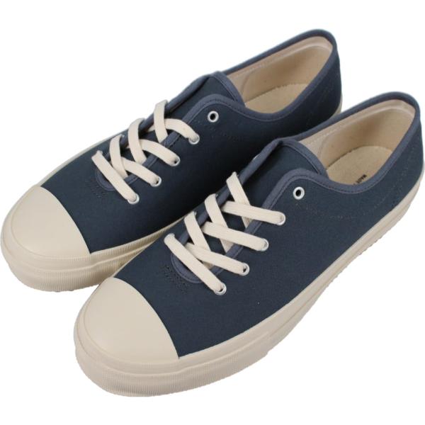 【商品説明】１９７０年代に生産していた運動靴をルーツとしたモデル。トゥキャップや履口の補強布といった運動靴としての要素は踏襲し、使用する木型を見直すことで日常使いしやすいシルエットに仕上げています。【素材】アッパー：キャンバスソール：ラバー...