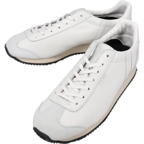 【商品説明】NEVADA+は、柔らかく撥水性に優れたステアレザーを採用。急な雨にも慌てない安心感と、上質な艶を両立させました。カジュアルでありながら革靴のような風格をまとい、足元から洗練を演出します。撥水加工を施したレザーが、見た目の美しさ...