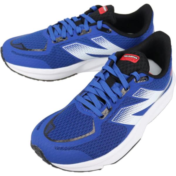 【商品説明】競争心旺盛でアクティブなお子さまのために作られたランニングシューズです。軽量で通気性のあるメッシュアッパーと、反応性の高いミッドソールを組み合わせ、ステップごとに柔らかな着地感を提供します特徴・DynaSoftミッドソールは、反...