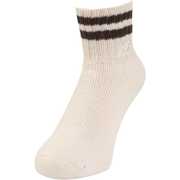 総パイル仕様のフット部分が、タオル地のような柔らかさと通気性を提供する15cm丈のコンフォートショートソックス。締め付けが少ないストレスフリーな履き口部分は、表糸を増やし裏糸を抜き、表糸＋ゴム糸だけで編みました。独特な味のある表面感を醸し出...