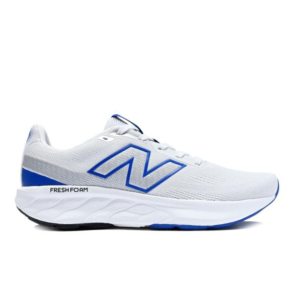 ジョギング、ウォーキング、ジムなどマルチなシーンで活躍する「FRESH FOAM 520 V9」が登場。足圧分布のデータから、かかと部にはクッション性を、前足部には安定性を配置した厚めのFRESH FOAMミッドソールと、サポート性が高く通...