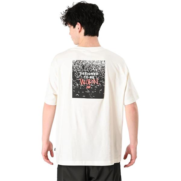 DisruptionをテーマにしたグラフィックショートスリーブTシャツ。肌触りのよいコットンを使用し、快適な着心地と汎用性のあるデザインで、スポーツからエブリディまで多彩なシーンで活躍。【カテゴリー】ライフスタイル【素材】綿100%【カラー...