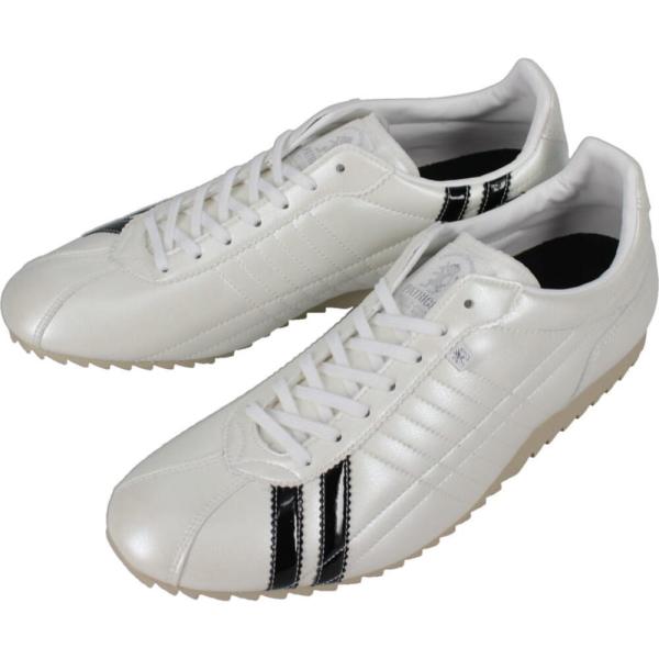 【商品説明】シンセティックレザー（合成皮革）を使用しながらも、ＰＡＴＲＩＣＫの持つシャープな雰囲気はそのまま継承された人気モデル「ＳＵＬＬＹ（シュリー）」。通常の位置ではなくつま先に入った２本ラインは、パンツスタイルでも存在感をしっかりと主...