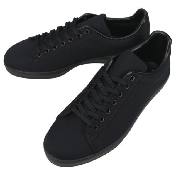 【商品説明】織りの細かいキャンバスを使用した、シリーズを象徴する王道的なパターンのコートタイプ。美しいシルエットを追求する為、貼り合わせ糊やヒールカウンター等、各部にゴム由来の素材を使用し、アッパーの段階で加硫する事で立体形状を記憶させてい...