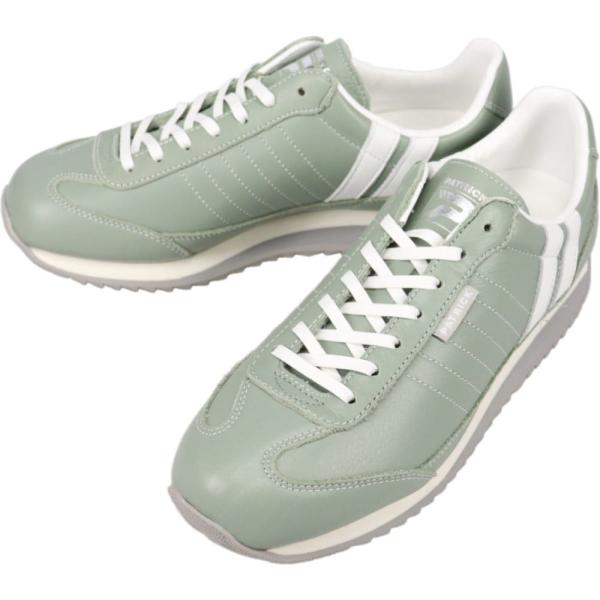 【商品説明】アッパーには撥水機能のある柔らかなステアレザーを使用し、「SLV」には表面にシルバーのラメが吹き付けられ、程よいツヤ感が特徴です。爽やかな印象を演出する一足です撥水機能により、突然の雨にも安心して対応できます。また、柔らかなステ...