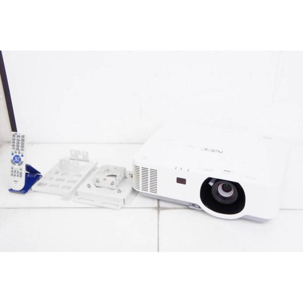 ●商品情報・WXGA解像度で5500lmの明るさで大会議室や講堂など企業や学校のニーズに応える常設・可搬両用のプロジェクター。・投写画面の位置を上下・左右に調整できる「レンズシフト機構」を装備。・メーカー／NEC・型番／NP-P554WJL...