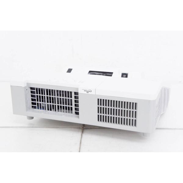 ●商品情報・投写画面上に文字や図形などを書き込める電子黒板機能を内蔵した超短投写プロジェクタ。・教室や中・小会議室向け。・天吊り/壁面取り付けに加え、縦置きや卓上据え置きなどさまざまな設置が可能。・80型大画面を投写距離約27cmで実現。・...