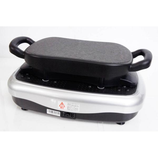 ●商品情報・乗って揺れるだけ。10分エクササイズで、美ボディをサポート！・振動マシンに乗るだけで、「筋トレ」「有酸素運動」「バランス運動」が同時にできます。・乗るだけで3つの効果・専用椅子の使用で2WAYが可能・最大6,600回の振動で全身...