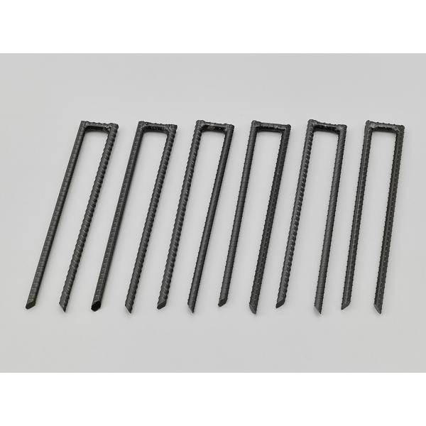 ストレート形状のアンカー。砂利を含むアンカーを打ちにくい場所でもストレート形状で抜けにくい。注意事項※砂利や石を多く含む土では刺し込みきれない可能性があります。　無理に力を掛けて打ち込むと、変形・破損の原因となる可能性があります。