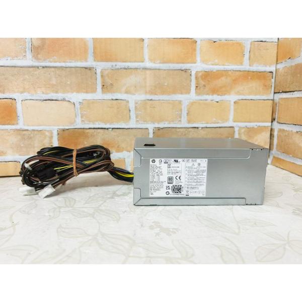 HP EliteDesk 800 G6 TWR より取り外した電源ユニットです。メーカー：HP型番：PCK026最大出力：550W80PLUS Platinum認証EliteDesk 800 G6 TWR より取り外し動作確認済み中古品のた...