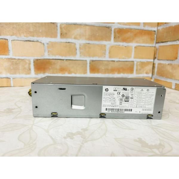 HP ProDesk 400 G4 SFF用電源ユニット 180W定格出力：180Wコネクタタイプ：・P1    6pin ×1・P3   4pin ×1動作確認済み。使用に伴う軽微なキズ・汚れがありますが、全体的に良好な状態です。付属品は...