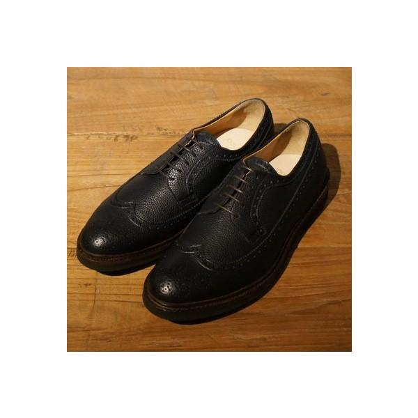 日本人デザイナーによる洒落感高いデザインが人気の靴ブランド「ｐｏｌｐｅｔｔａ（ポルペッタ）」。ウイングチップデザインのビジカジ兼用モデル「Ｍ−ＬＡＣＥ ＵＰ ＳＥＭＥＬＬＥ」。このモデル最大の特徴はラバーソールの素材です。フランスのソールメ...