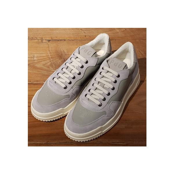 １８８６年にイタリアのサッカーチームにスパイクを提供したことから誕生した〈パントフォラ・ドーロ〉。素材手配から縫製・底付けまでメイド・イン・イタリーにこだわり、アスリート向けのスパイク生産で培ったノウハウをタウンシューズに落とし込み、デザイ...