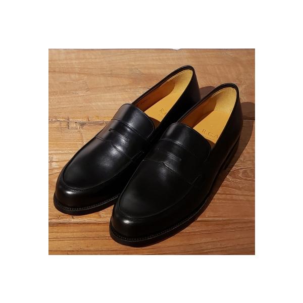 こだわりの詰まった靴作りで注目の国産靴ブランド「R.C.A.F」。「Re Created Archive Footwear」の頭文字がブランドネーム。アーカイブに敬意を表しながら、再創造し、どこかなつかしく、どこか新しい、ミニマルで上質な靴...