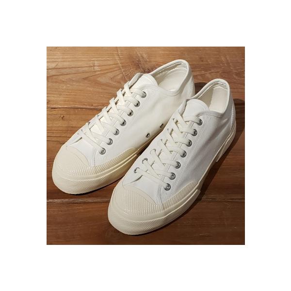イタリアのキャンバススニーカーブランド「SUPERGA（スペルガ）」。アーティファクトはデザインチームに日本人デザイナーが加わり、スペルガのアーカイブをベースに現代的なアレンジを加え展開するプレミアムライン。ワークスカテゴリーのキャンバスス...
