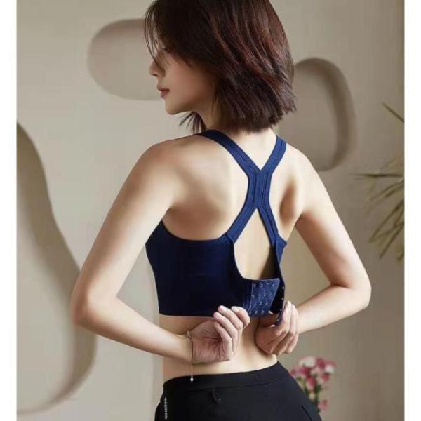 シンプルデザインでしっかりホールド！ヨガやフィットネスにピッタリのスポーツブラです。【カラー】ブラック/ホワイト/ピンク【サイズ】M（70B/70C/70D/75A/75B/75C）/L（75D/80A/80B/80C/80D）【素　材】ナ...