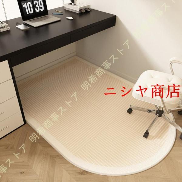 素材：ポリエステル商品の特徴★椅子を引いたり、移動をしたりと動きの多いダイニングで気になっていた、音を軽減致します。また、フローリングの傷つき防止にも最適です。床やフローリングを傷から守ります。★夜中にゲーミングと作業するときは、椅子の下に...