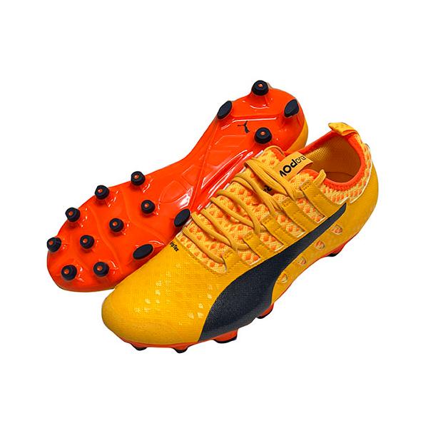 プーマ、レギュラー、ブレードのコンビネーションアウトソールがキック時の立ち足に安定性をもたらす。。■アッパー素材：人工皮革■カラー：ウルトライエロー×ピーコート