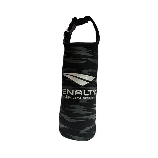 ペナルティボトルケース。付属のショルダーストラップを用いて肩掛けも可能です。■品番：PBS5039■カラー：30ブラック■素材：ポリエステル100％■サイズ：:H20 W8.5cm