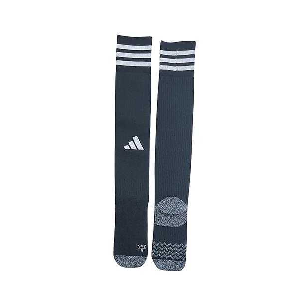 リサイクル素材を一部使用した、足馴染みの良いサッカーソックスこのサッカーソックスを履いて、ピッチで自らの可能性を追求しよう。左右それぞれの足の形状に合わせた設計のFORMOTIONが、スピード感のある正確な動きに貢献。素材には、汗を吸収・発...