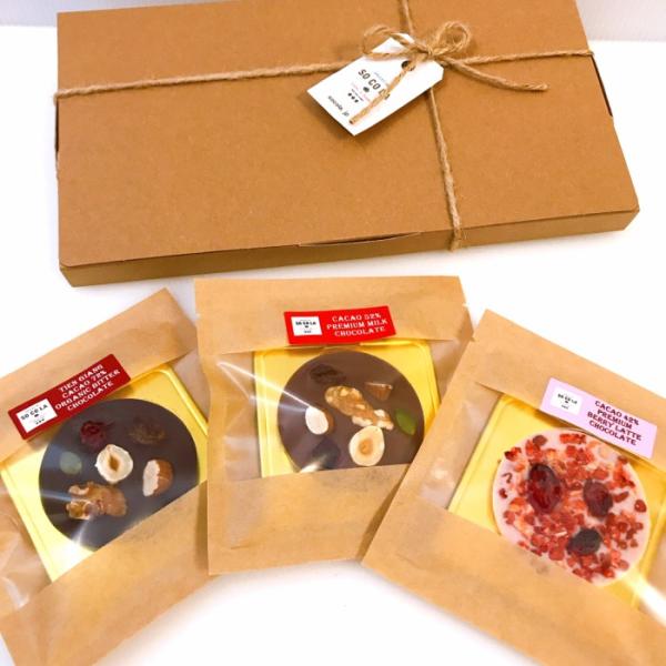 カカオ豆からつくったチョコレート3枚セット/カカオ72％ビター1枚/カカオ42％ベリーラテ1枚/カカオ52％プレミアムミルク1枚★無添加★香料・乳化剤・着色料など不使用/甘さ控えめ　1枚約15ｇ直径約5.8cm<br>世界生産量...