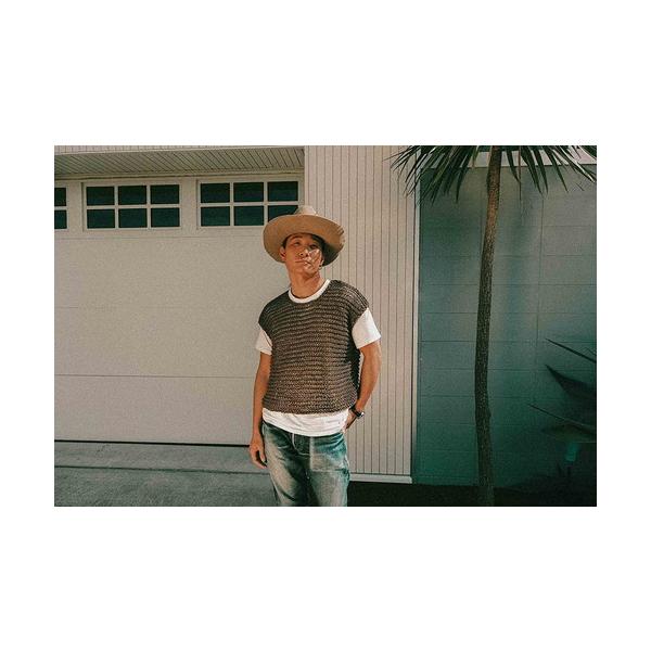 ＜収録予定曲＞[CD1] 19曲(LOVE盤)1. Stand by me, Stand by you.2. Buddy3. Anniversary4. 星にのせて5. Three Two, One6. Beautiful7. Promis...