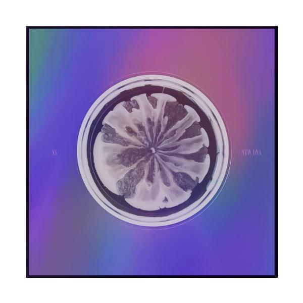 常識にも枠にも囚われることのない”新たな種族”であるという表明を果敢に作品に込めた、XG初のミニアルバム。細胞分裂を連想させるアートワークに、進化を遂げる全曲新録の6曲。XGの”NEW DNA”を視覚的にも聴覚的にも表現した、序章でありなが...