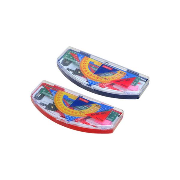 【定規やコンパス、分度器のセット】直線定規(15cm)、三角定規(2種)、分度器、コンパス、鉛筆(約17.3cm)、消しゴム、鉛筆削り、シャープペンシル、シャープペン替え芯の10点がプラケースに入っています。ケースは紺と赤の2色アソートです。