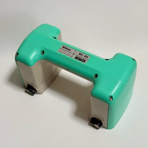 ニコンＢＣ−８０純正品中古バッテリーです。 純正電池と同じ三洋(FDK)製の電池を使用していますので、信頼性・耐久性が有ります。 ケースは、中古品の為、小キズ・汚れ等あります。 対応機種 : DTM-505C.GF-405N等 使用セル：F...