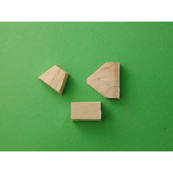 Violin Bow Maple Wedges上質のメイプル材使用を使用しており、取出し用にカットを入れておくと再利用も可能です。フロッグの毛押さえの三角のチップは、スプルース。急いでいる時などは時間の節約になり、常備されていると大変便利です。