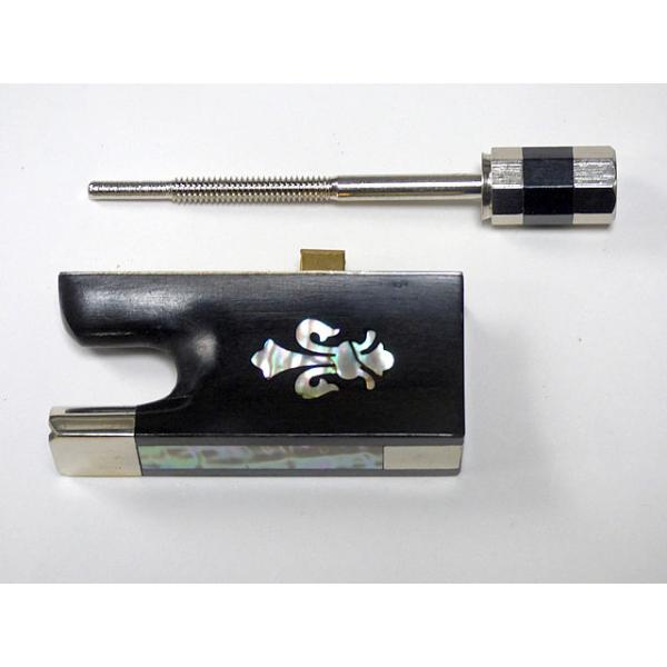 花紋部分は貝＊個体により模様は異なります。Quality Violin Bow Frog 4/4FrogBlack Ebony / FowerSolid Plain ScrewAbalone SlideFull Mount Copper M...