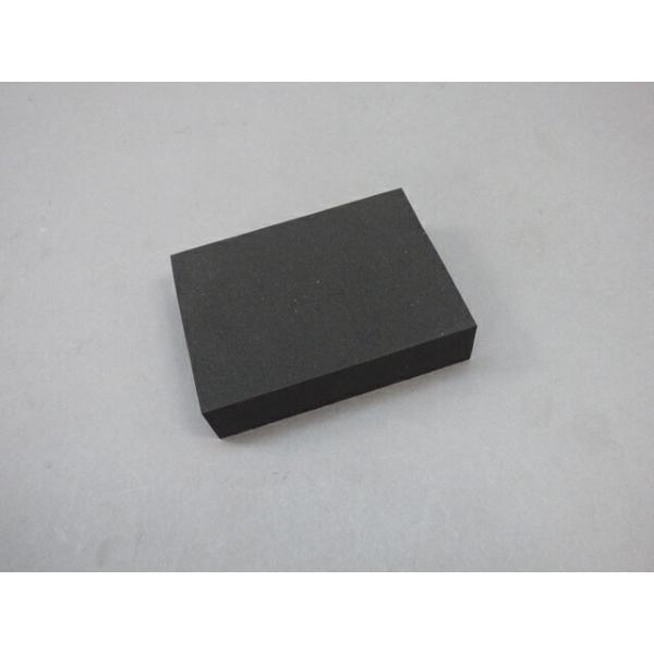 Micro Mesh Foam Block 03サイズ 約75mm x 約75mm x 約24mm布やすり等を上に重ね(巻いて)て使用します。通常のスポンジより固めで、表面の研磨、特に湾曲面やエッジの処理に効果的です。カッターなどで簡単にカ...