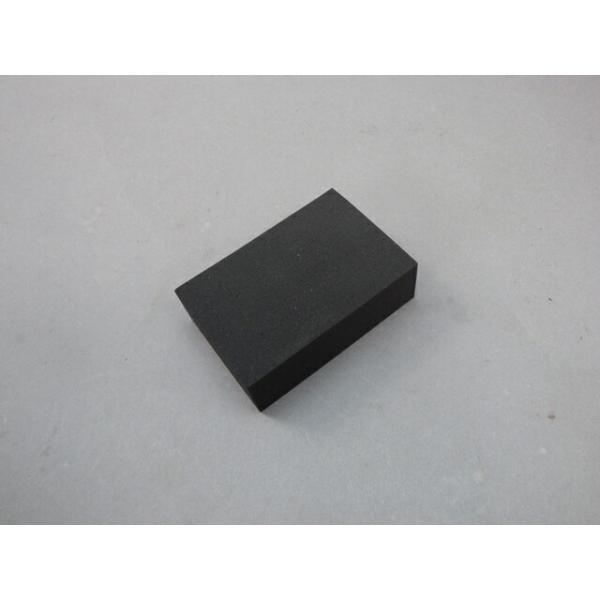 Micro Mesh Foam Block 04サイズ 約100mm x 約75mm x 約24mm布やすり等を上に重ね(巻いて)て使用します。通常のスポンジより固めで、表面の研磨、特に湾曲面やエッジの処理に効果的です。カッターなどで簡単に...