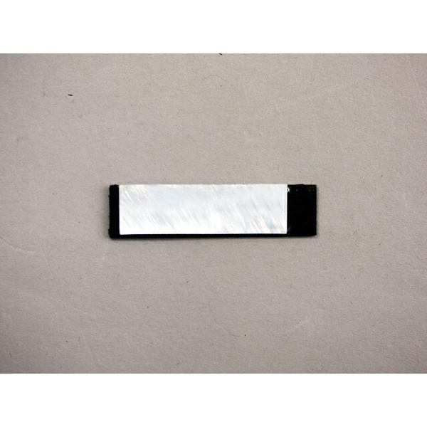 Cello Bow SlideMother of pearl with Ebony  Liningチェロ弓用 スライド中国製長さ：約32mm、幅：約10mm(パール部分）*お届けする商品の模様は個体差があり、それぞれ異なります。一枚の値段です。